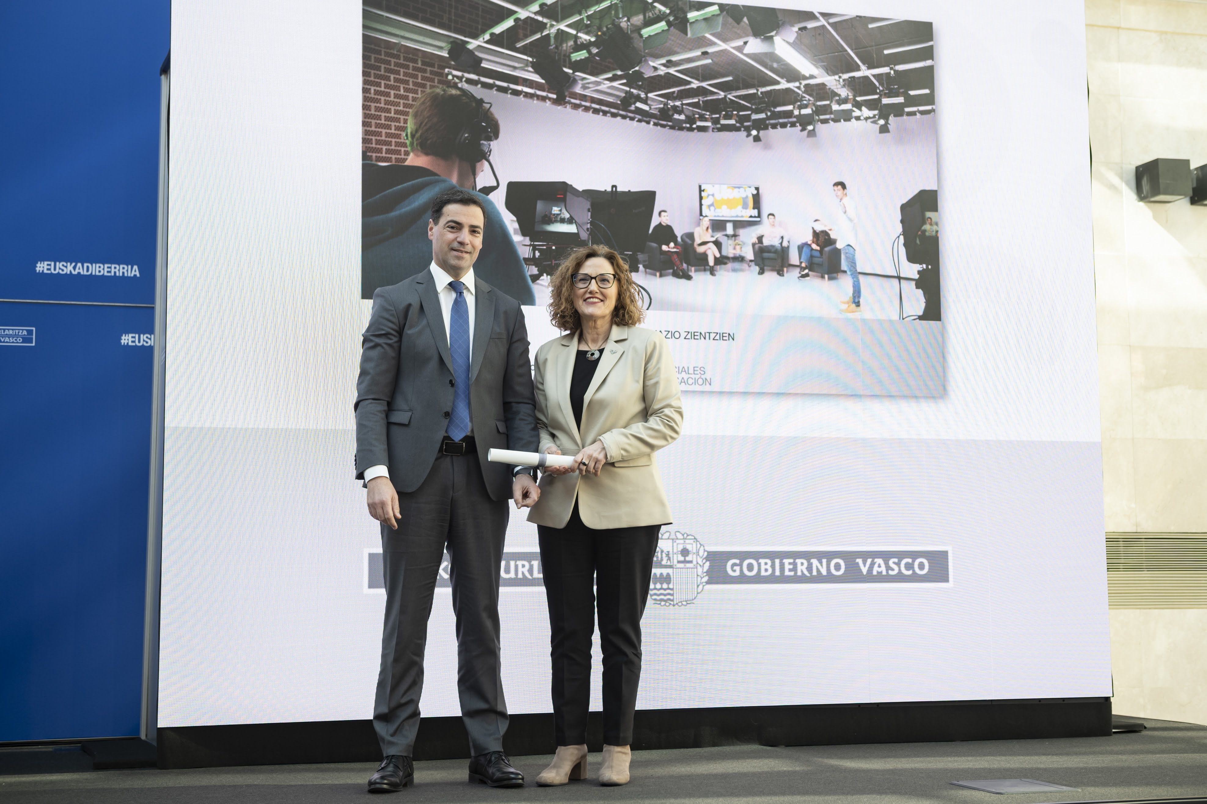 Eusko Jaurlaritzak GJHekiko konpromisoa aitortu dio gure Fakultateari ...